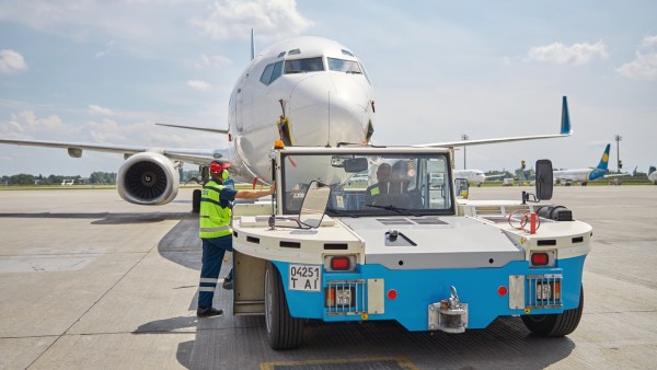 Highly Paid Jobs at Airports in India: Duties, Qualifications, and ...