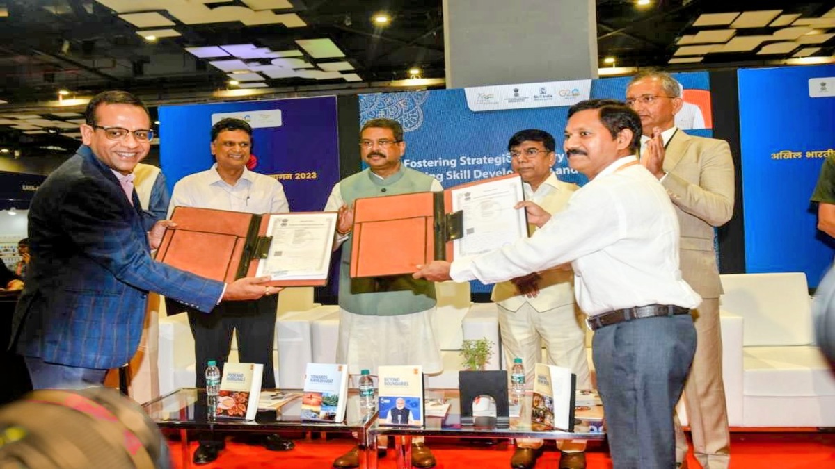 Ministry of Skill Development Signs MoU With ETS India - Careerindia