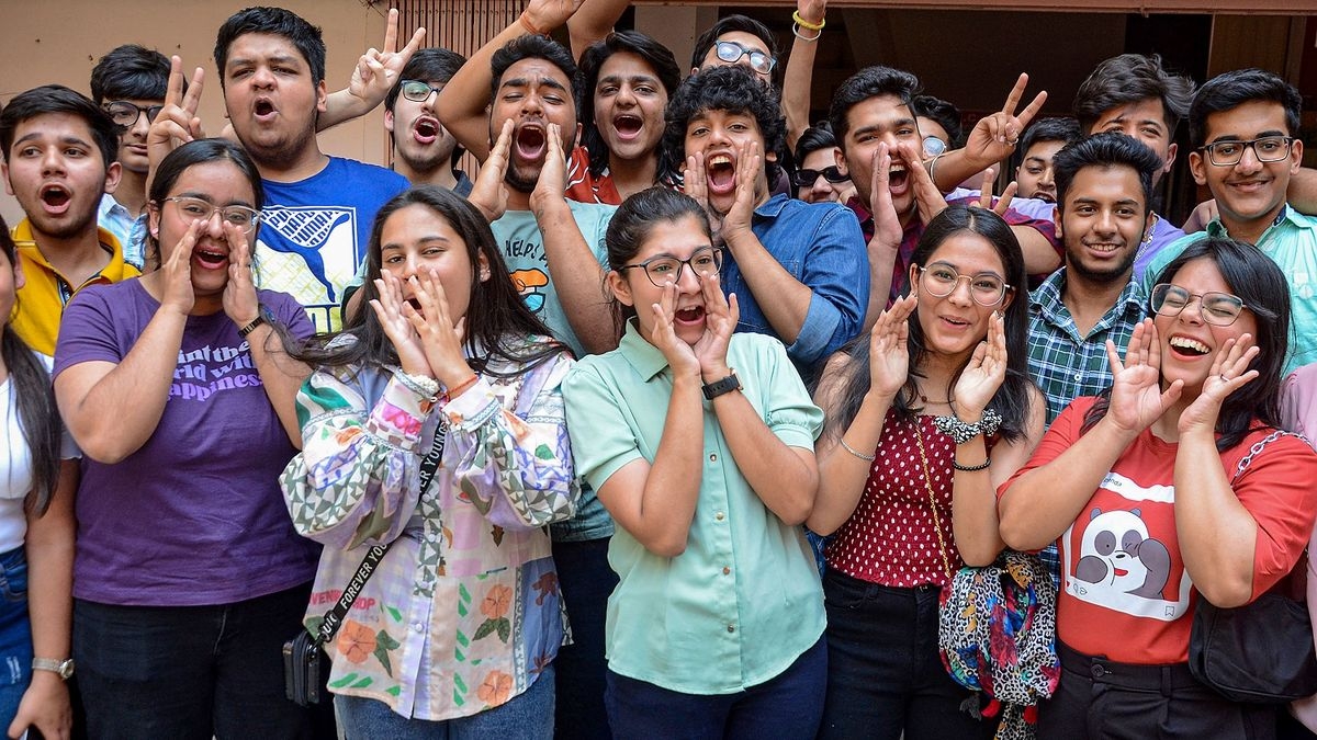 Explore the key factors that influence the choice between NEET and JEE ...