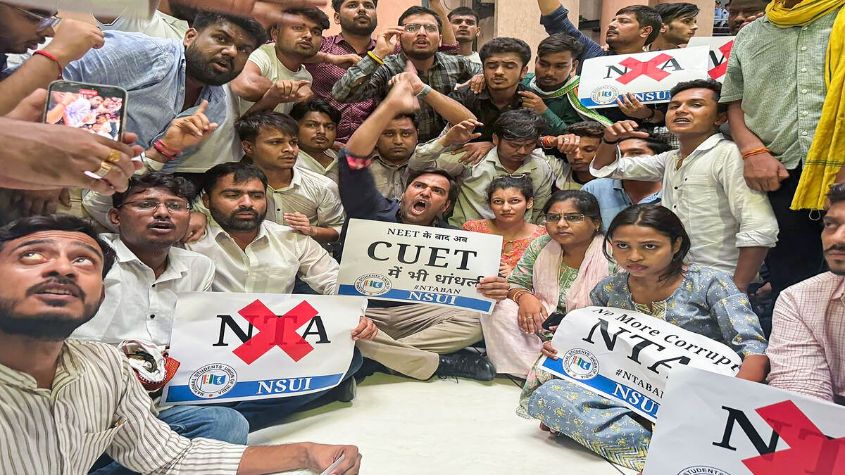NEET-UG Protests at Jantar Mantar; NSUI Members Target NTA HQ and Lock ...